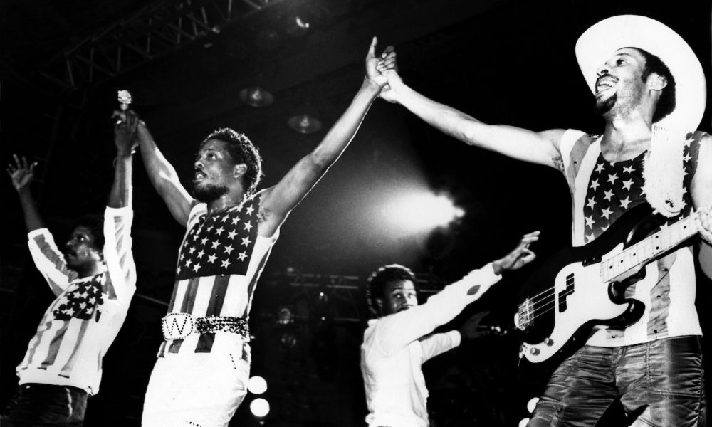 The Band Play Musical Chairs And Get A UK Hit With ‘Rag Mama Rag’